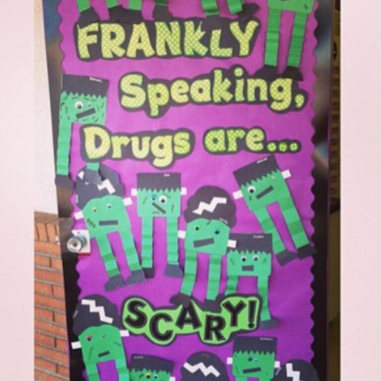 27+ Red Ribbon Week Door Decorating Ideas to Paint the School Red ...