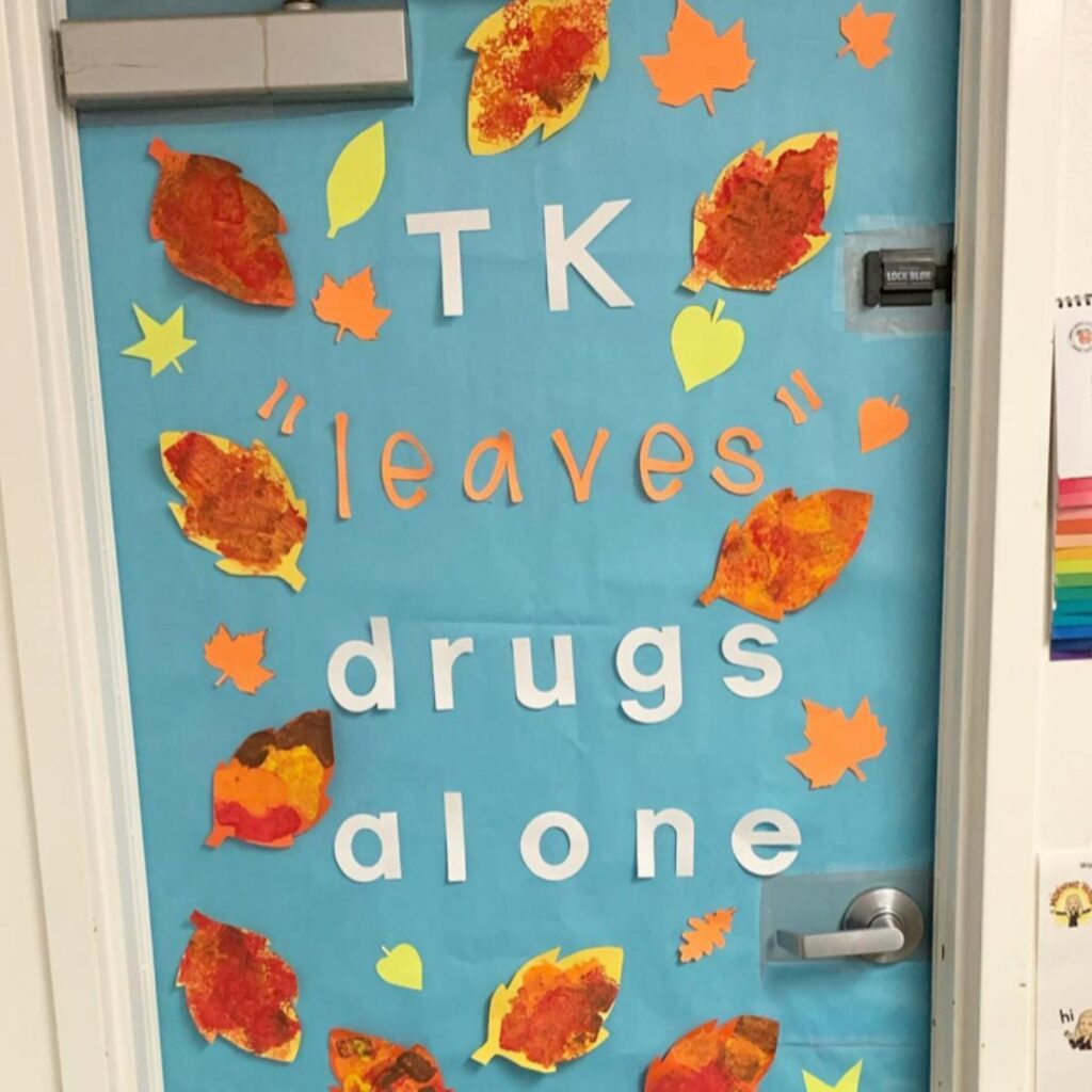 27+ Red Ribbon Week Door Decorating Ideas to Paint the School Red ...