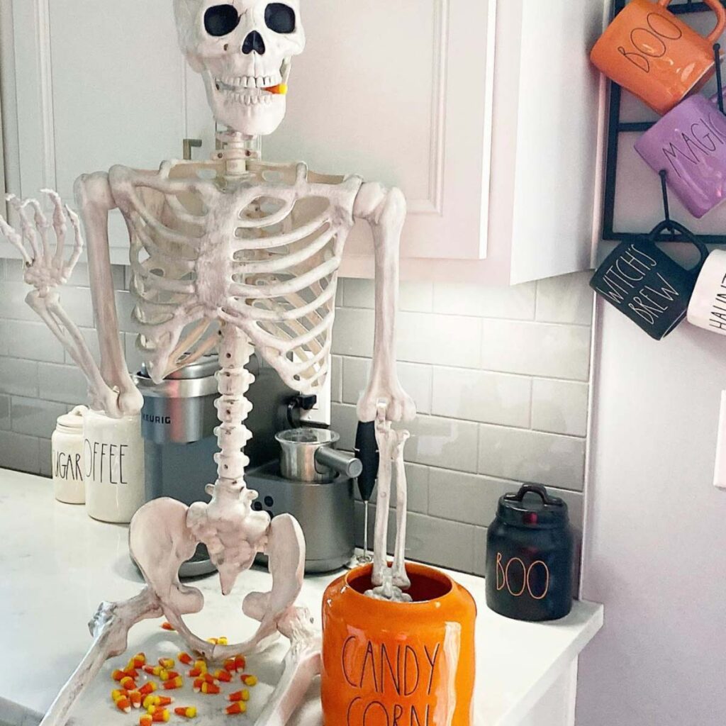 51+ Funny Skeleton Poses For 12 Feet Tall Halloween Decor – Pink Pop Design