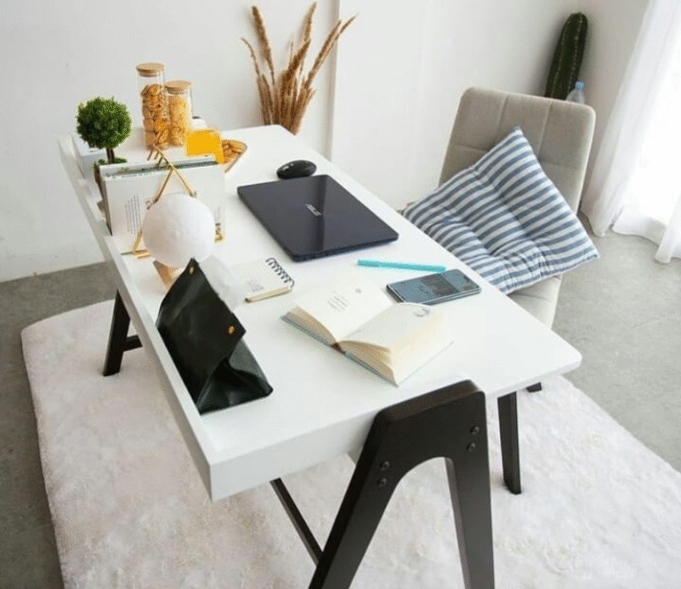 23 Stunning Office Table Decor Ideas to Inspire Your Workspace – Pink ...