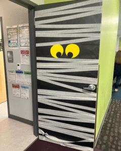 23 Creative Classroom Door Décor Ideas to Inspire Learning – Pink Pop ...
